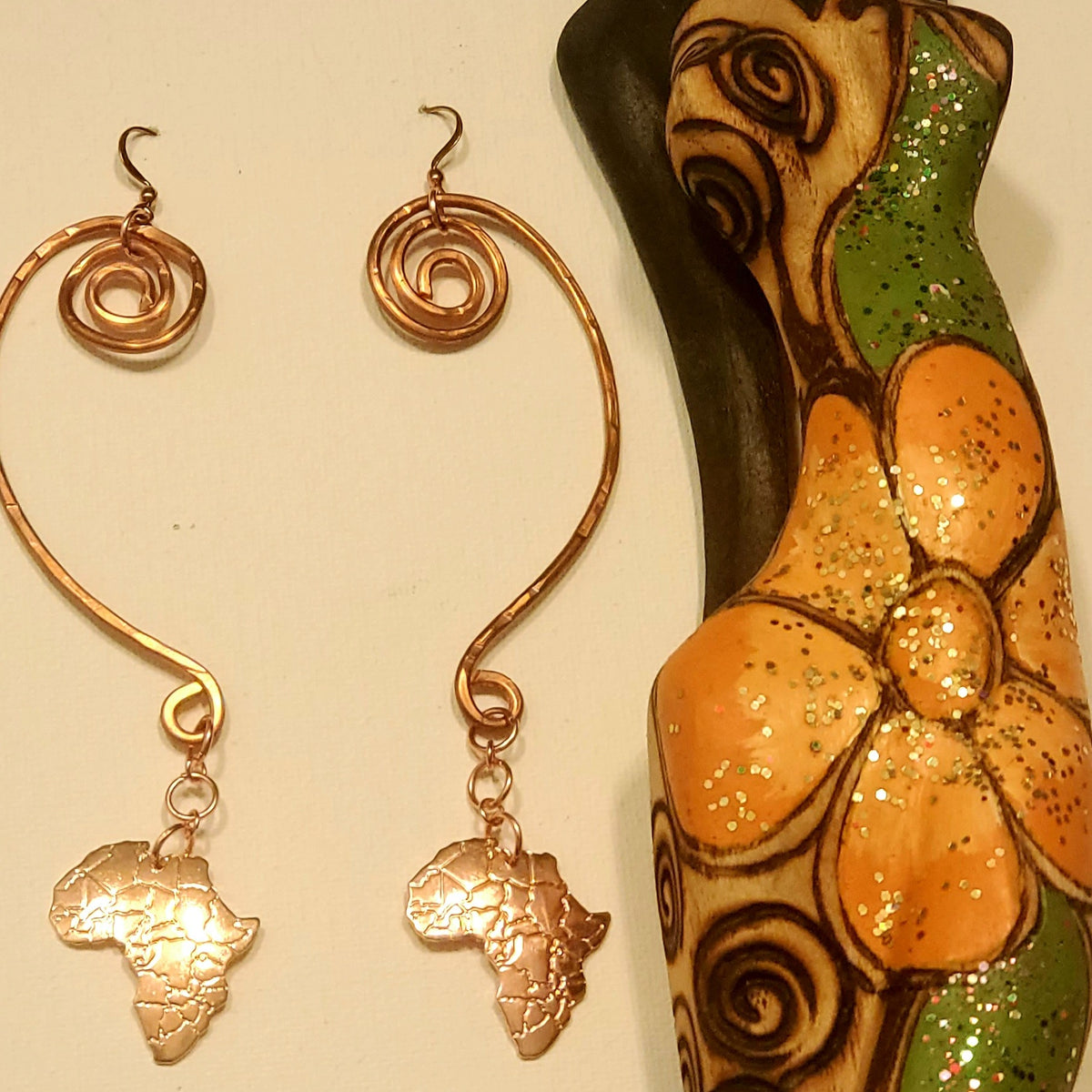 AfreaKa – Ebony Accents